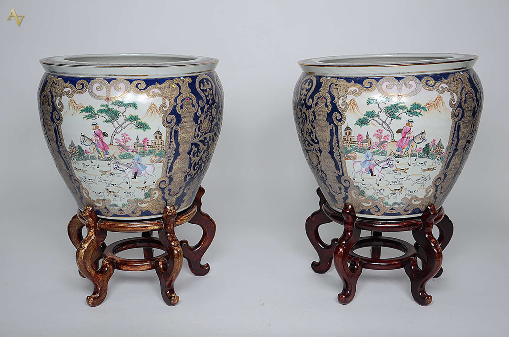 Par de cachepots de porcelana oriental decorado... - Galeria Alphaville