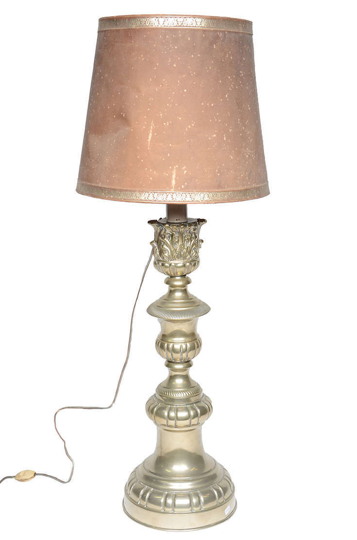 Abajour de metal prateado com cúpula med : 100... - Galeria Alphaville