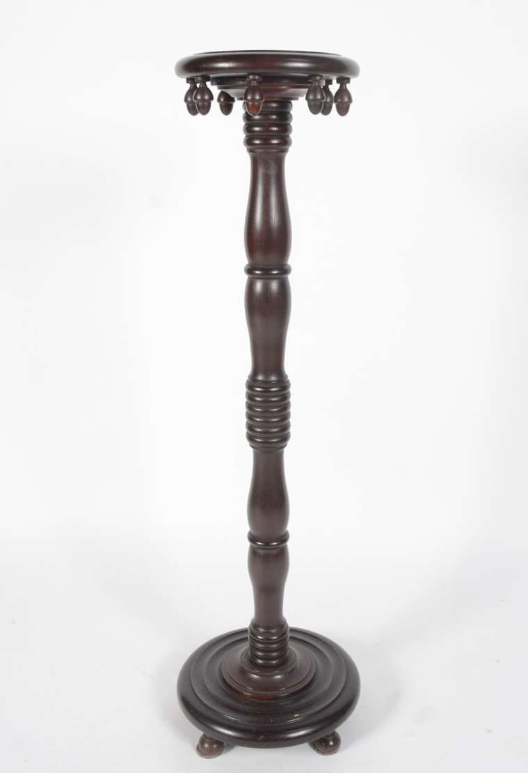 Coluna de madeira nobre torneada, base e tampo ... - Galeria Alphaville