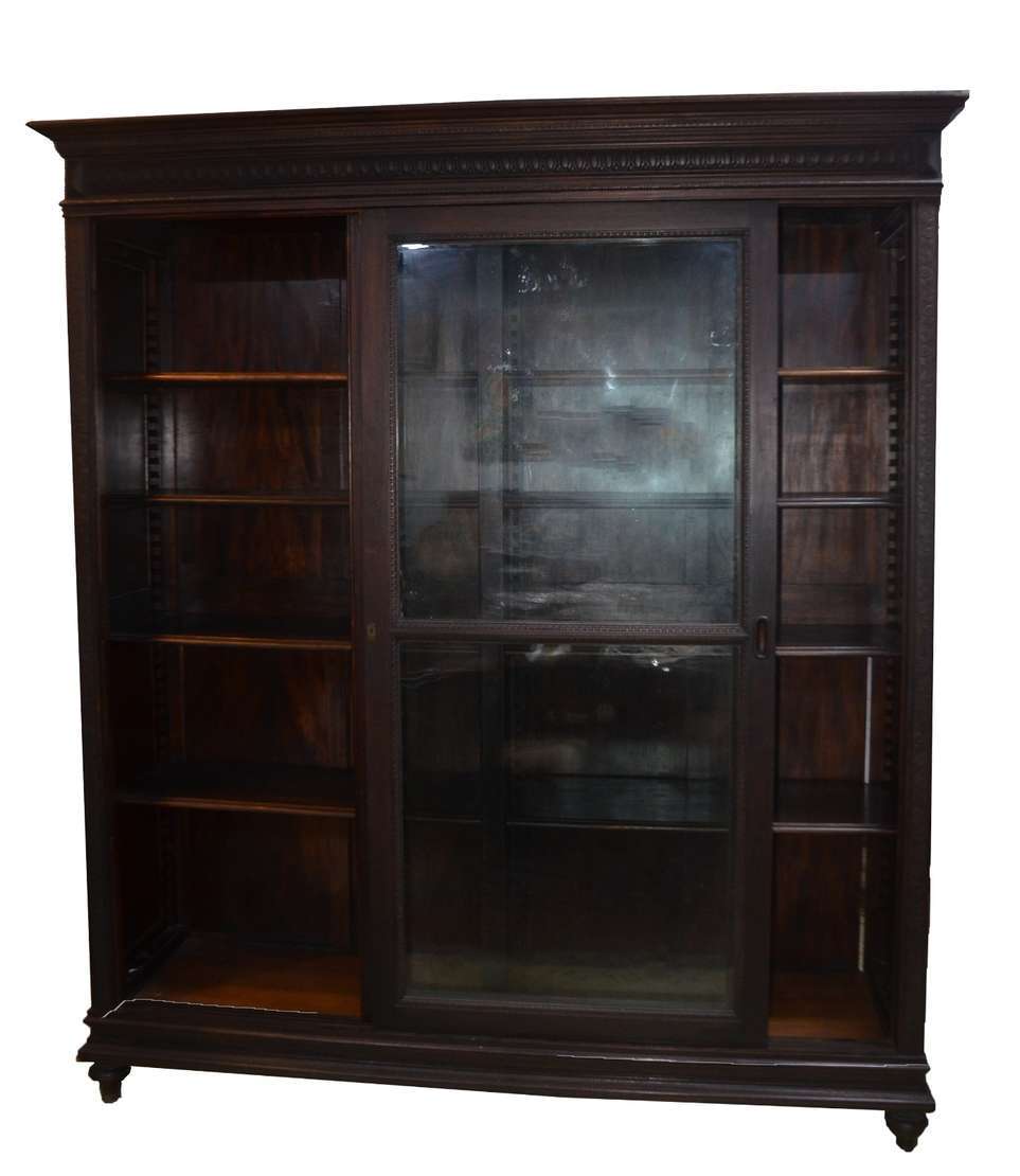 Grande vitrine de madeira nobre com duas portas... - Galeria Alphaville