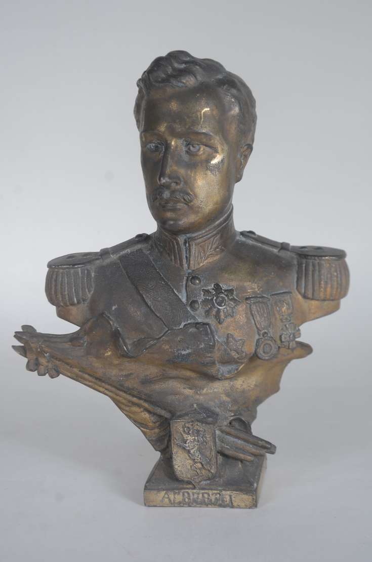 Busto de bronze representando figura do Rei da ... - Galeria Alphaville