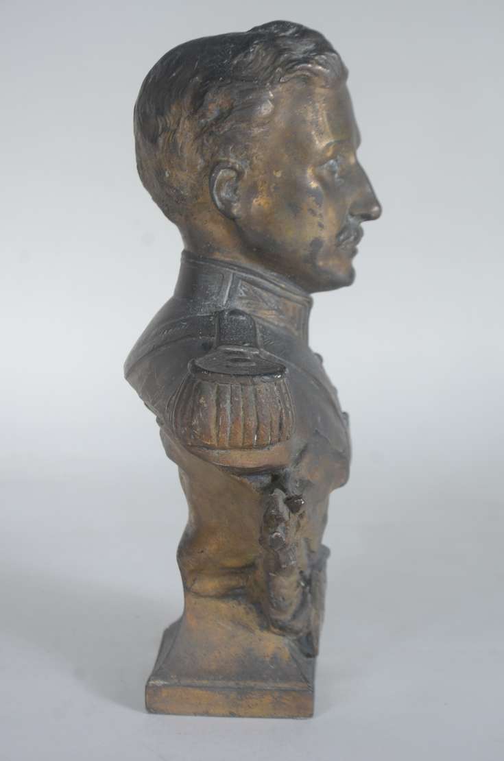 Busto de bronze representando figura do Rei da ... - Galeria Alphaville