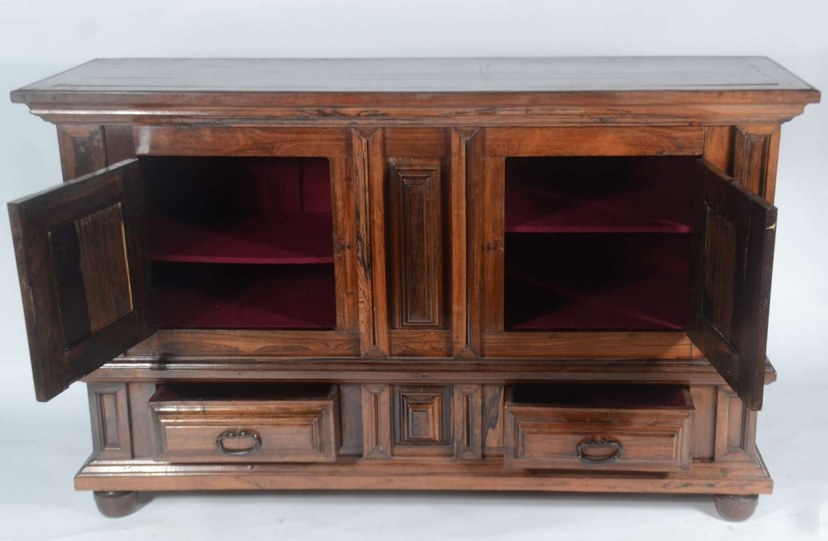 Arcaz de jacarandá, estilo colonial brasileiro,... - Galeria Alphaville