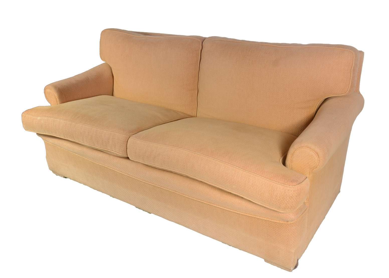 Sofá estofado e forrado em tecido na cor mostar... - Galeria Alphaville