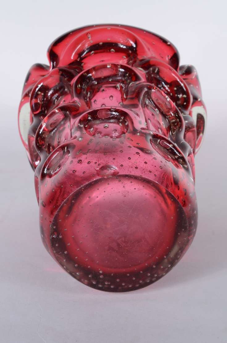 Vaso de murano italiano na cor rubi, anos 60. L... - Galeria Alphaville