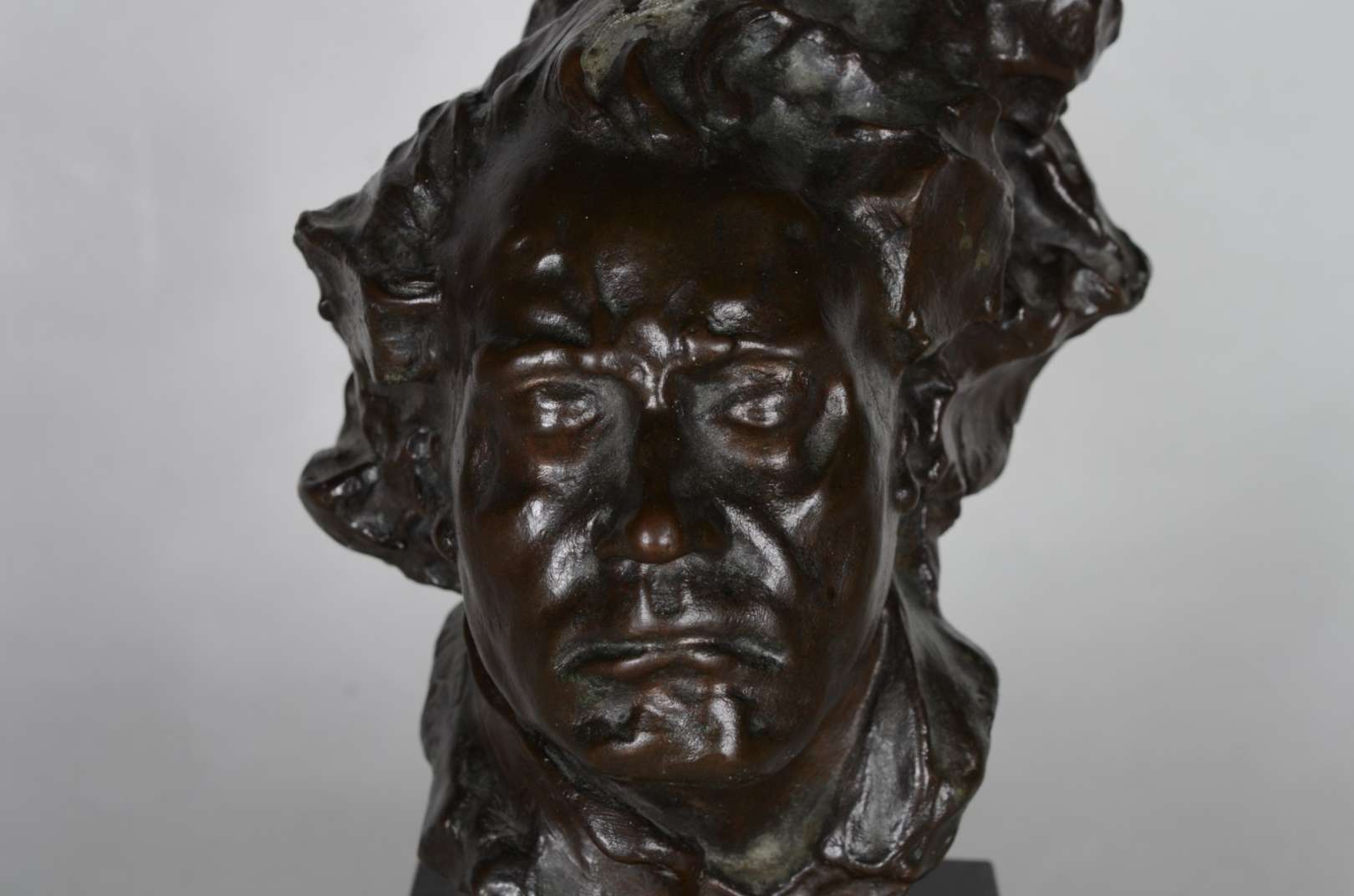 Busto de bronze representando Ludwig Van Beetho... - Galeria Alphaville