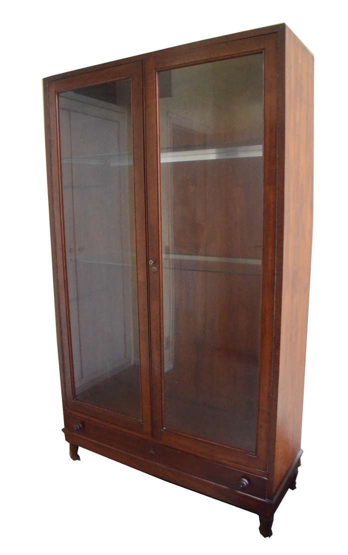 Móvel vitrine de madeira nobre com 2 portas de ... - Galeria Alphaville