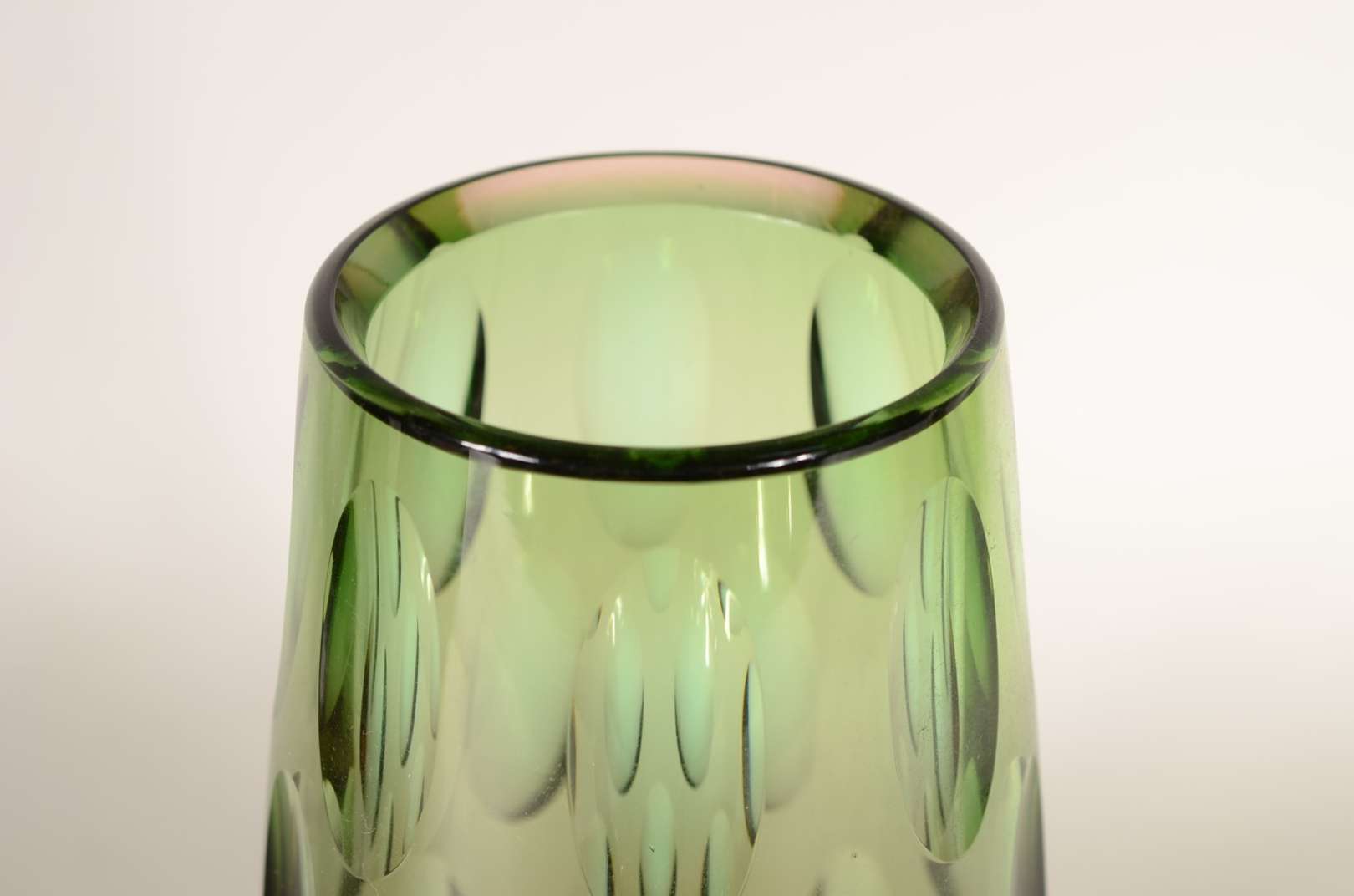 Vaso de cristal doublé âmbar/ verde com facetas... - Galeria Alphaville