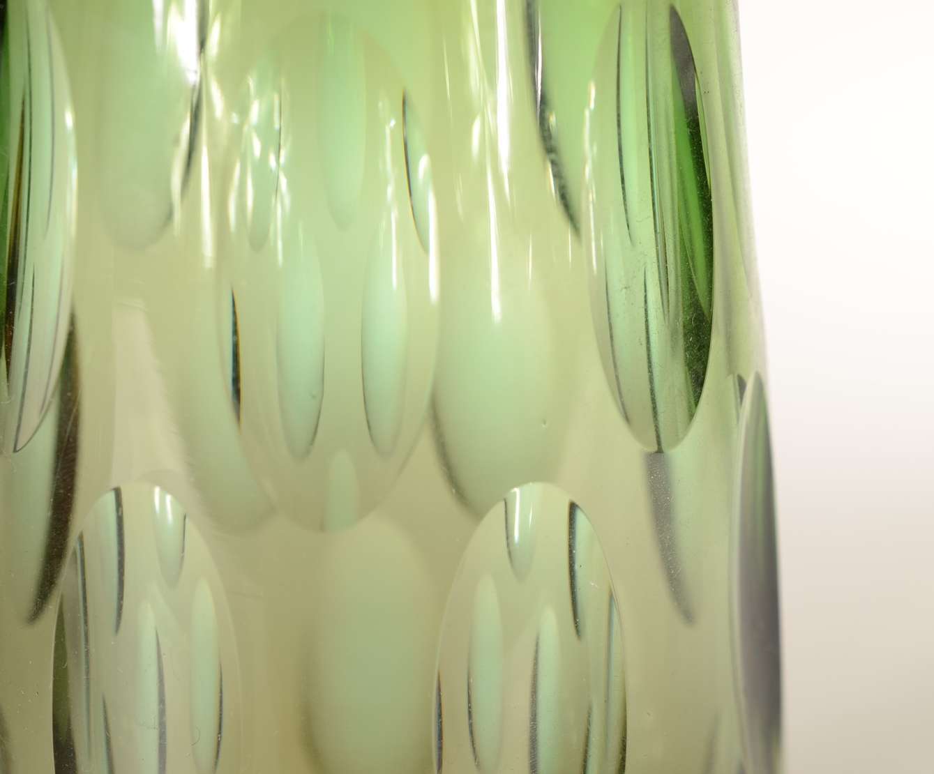 Vaso de cristal doublé âmbar/ verde com facetas... - Galeria Alphaville