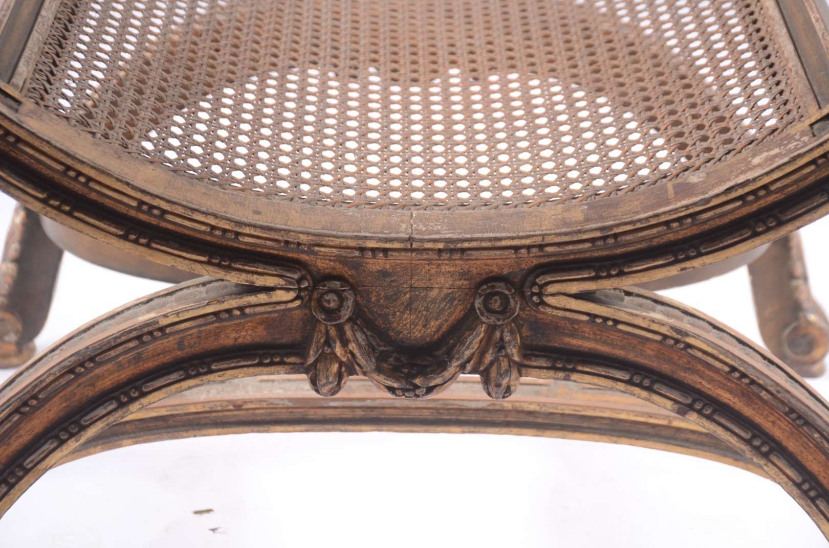 Banqueta de madeira nobre, patina com resquício... - Galeria Alphaville