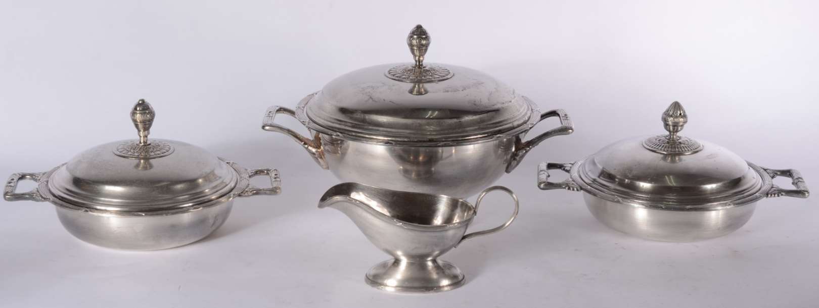 Baixela de jantar de metal prateado, composto d... - Galeria Alphaville