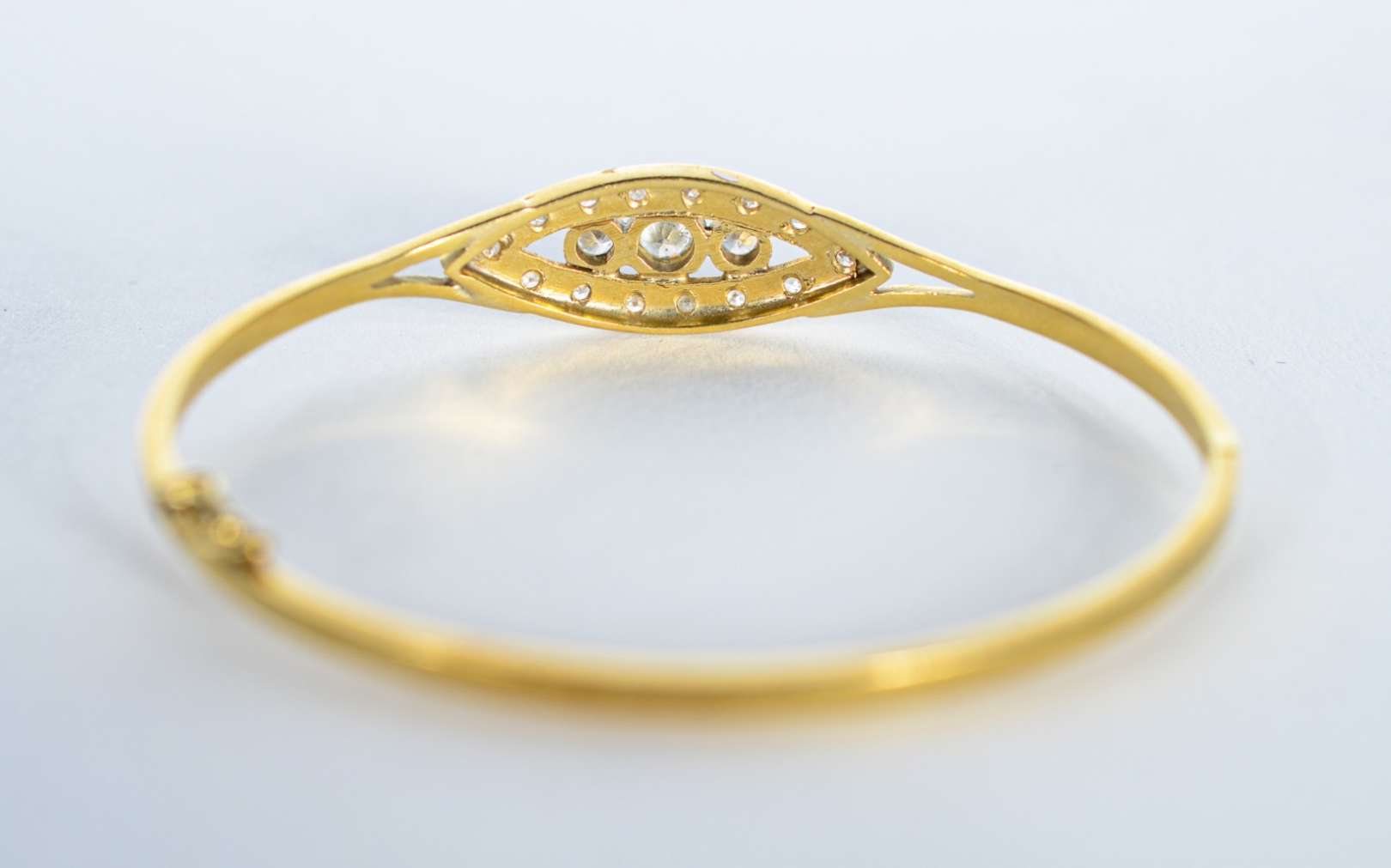 Pulseira de ouro 18 k., feitio "escrava" com br... - Galeria Alphaville