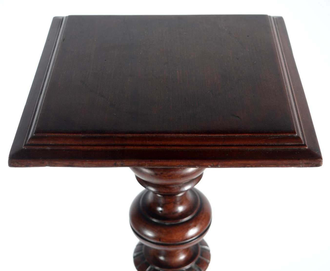 Coluna de madeira nobre, corpo gomado com detal... - Galeria Alphaville