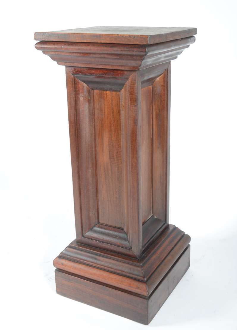 Coluna de madeira nobre feitio quadrangular, co... - Galeria Alphaville