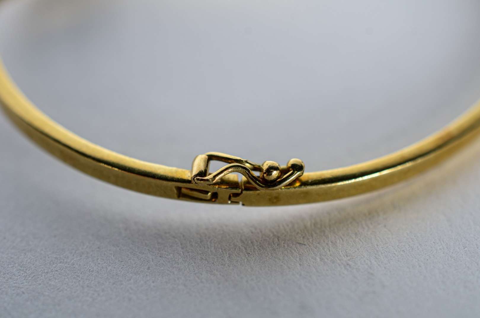 Pulseira de ouro 18 k., feitio "escrava" com br... - Galeria Alphaville