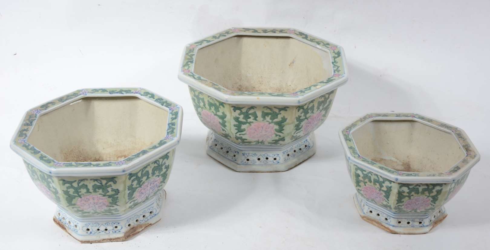 Conjunto com 3 cachepots de porcelana oriental... - Galeria Alphaville
