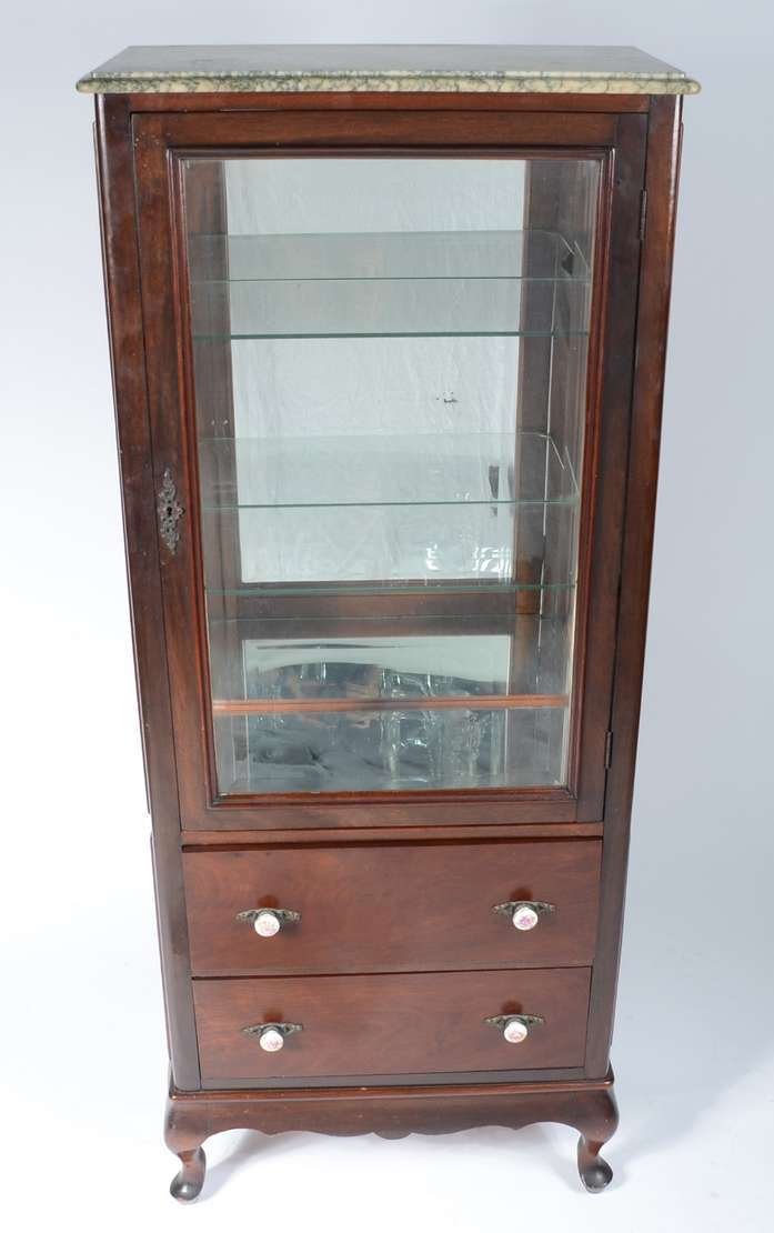 Móvel vitrine de madeira nobre, porta e laterai... - Galeria Alphaville