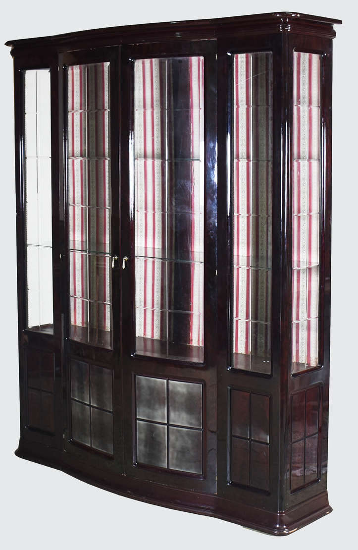Grande móvel vitrine em aglomerado com duas por... - Galeria Alphaville