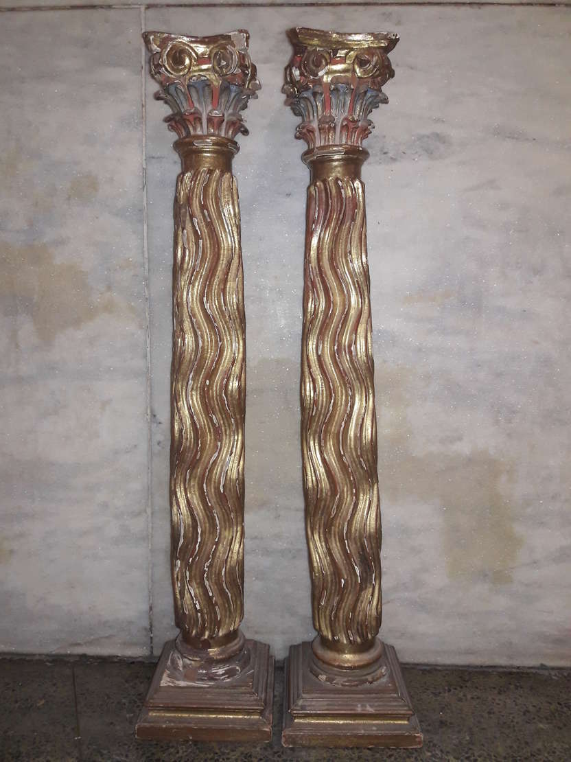 Par de colunelos (colunas pequenas) – Madeira e... - Galeria Alphaville