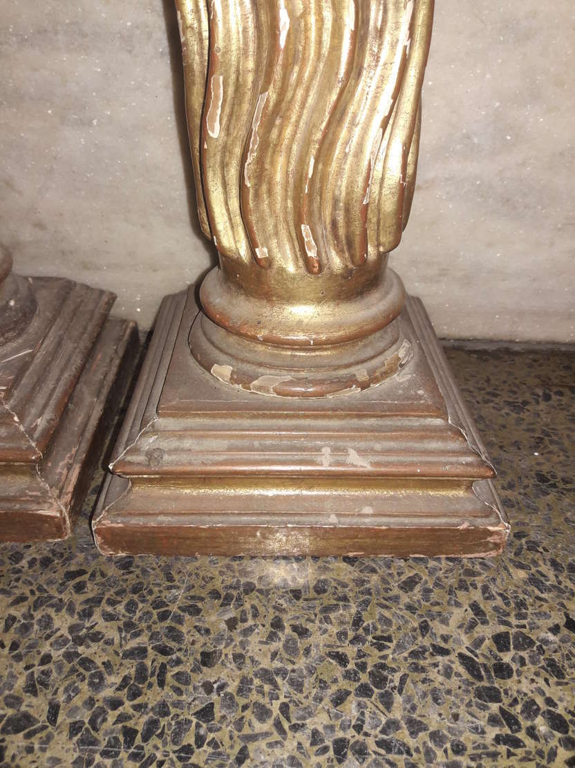 Par de colunelos (colunas pequenas) – Madeira e... - Galeria Alphaville