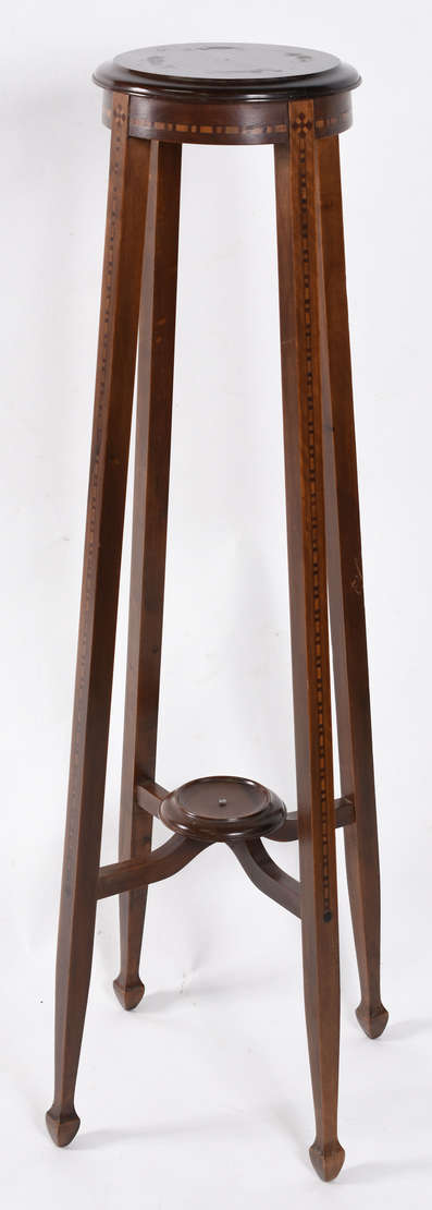 Coluna de madeira filetada. - Galeria Alphaville