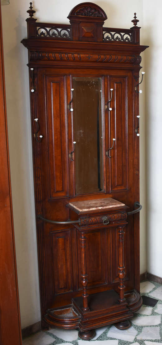 Móvel chapeleiro/bengaleiro de madeira nobre, c... - Galeria Alphaville