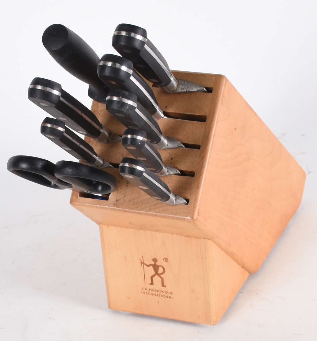 Diversas peças, sendo: Conjunto com 7 facas, am... - Galeria Alphaville