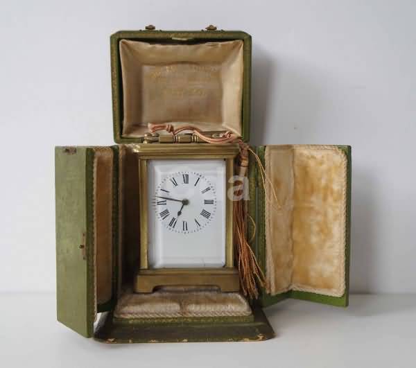 Carriage clock em fino bronze - Catálogo das Artes | Catálogo das Artes