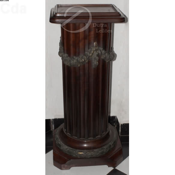 Coluna de madeira - Catálogo das Artes | Catálogo das Artes