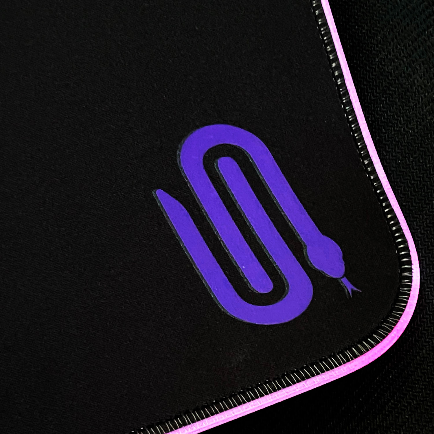 Ripley - MOUSE PAD SNAKE GAMER VIPERA BERUS SN490 XL RGB 800X300X4MM