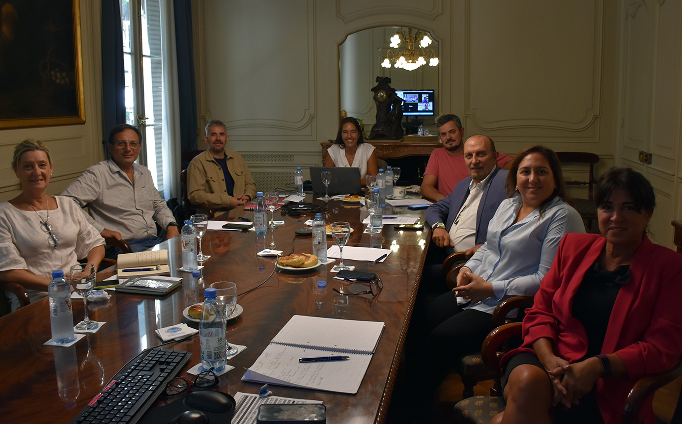 Los integrantes del Departamento de Actividades Informales se reunieron ...