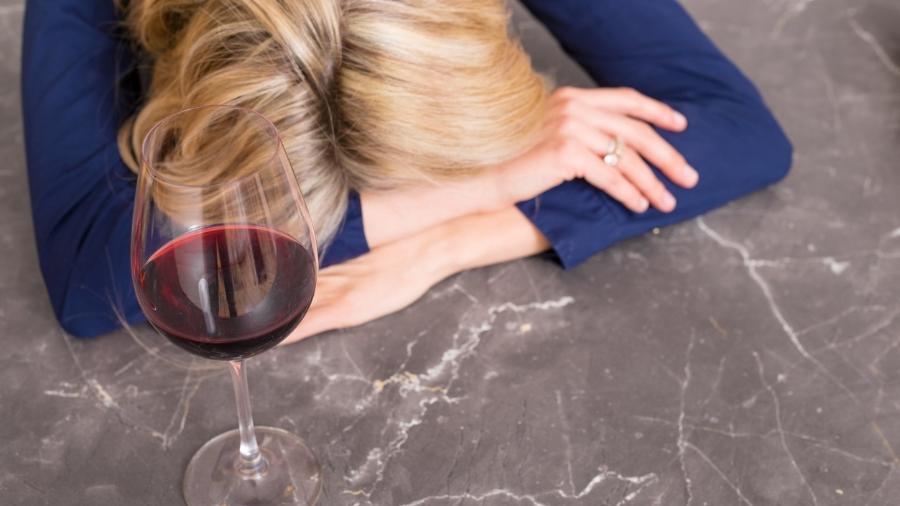 Beber todo dia não é normal; saiba como identificar o alcoolismo - Flowing