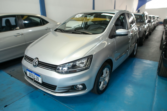 Volkswagen Fox Highline 1.6 16v MSI (Flex) - 14/15 - Araujo Automóveis ...