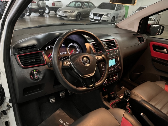 Volkswagen Fox 1.6 16v MSI Pepper (Flex) - 15/16 - Mega Motors ...