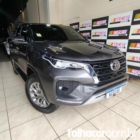 Folhacar - 2022 - Toyota Hilux SW4 SW4 2.8 TDI SRX 7L 4WD - Londrina