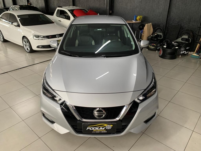 Podium Multimarcas - 2022 Nissan Versa 1.6 Exclusive CVT Prata Completo ...